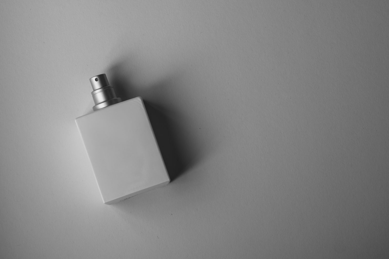 Natural vs. Synthetic Fragrance [How Toxic Chemicals HIDE In Your ...